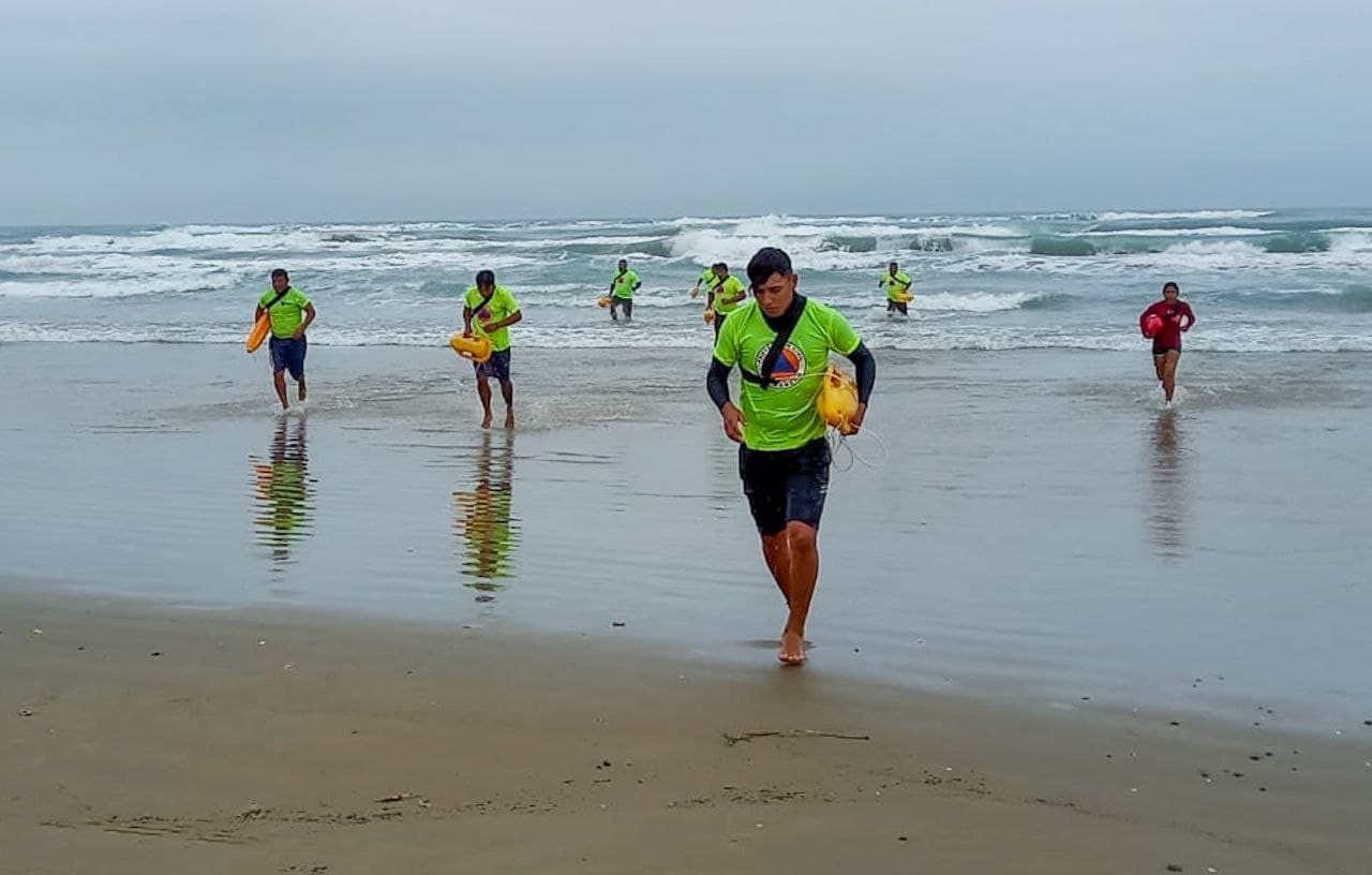 Permanente la capacitación del cuerpo salvavidas de Playa Miramar - La ...
