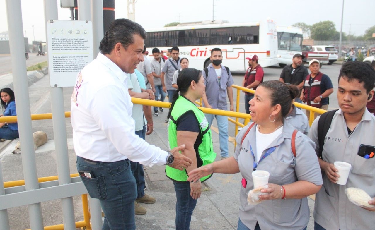 Visita Lalo a obreros y directivos de la maquiladora APTIV - La ...