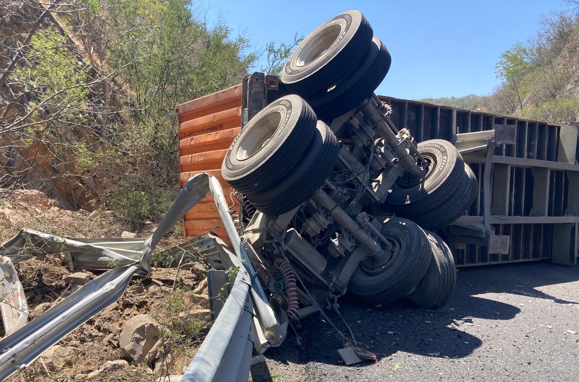 Tráiler ‘pierde’ segundo remolque en la Rumbo Nuevo - La Expresión ...