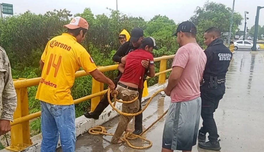 Rescatan a hombre arrastrado por la corriente del río San Marcos - La ...